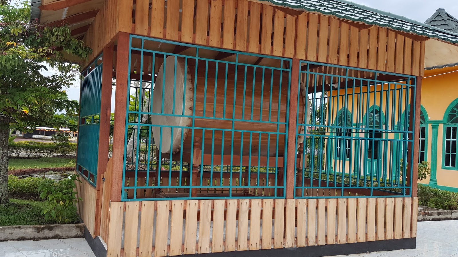 Meh Travel With Me!!: Masjid Raya Syahabuddin dan Makam Pahlawan ...