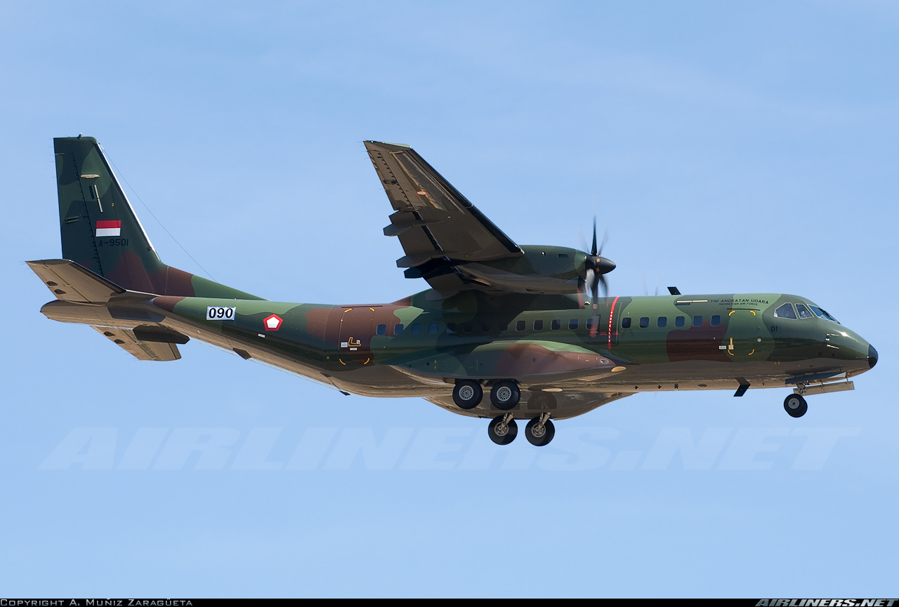 DEFENSE STUDIES: CN-295 Pertama untuk TNI-AU Jalani Test Flight