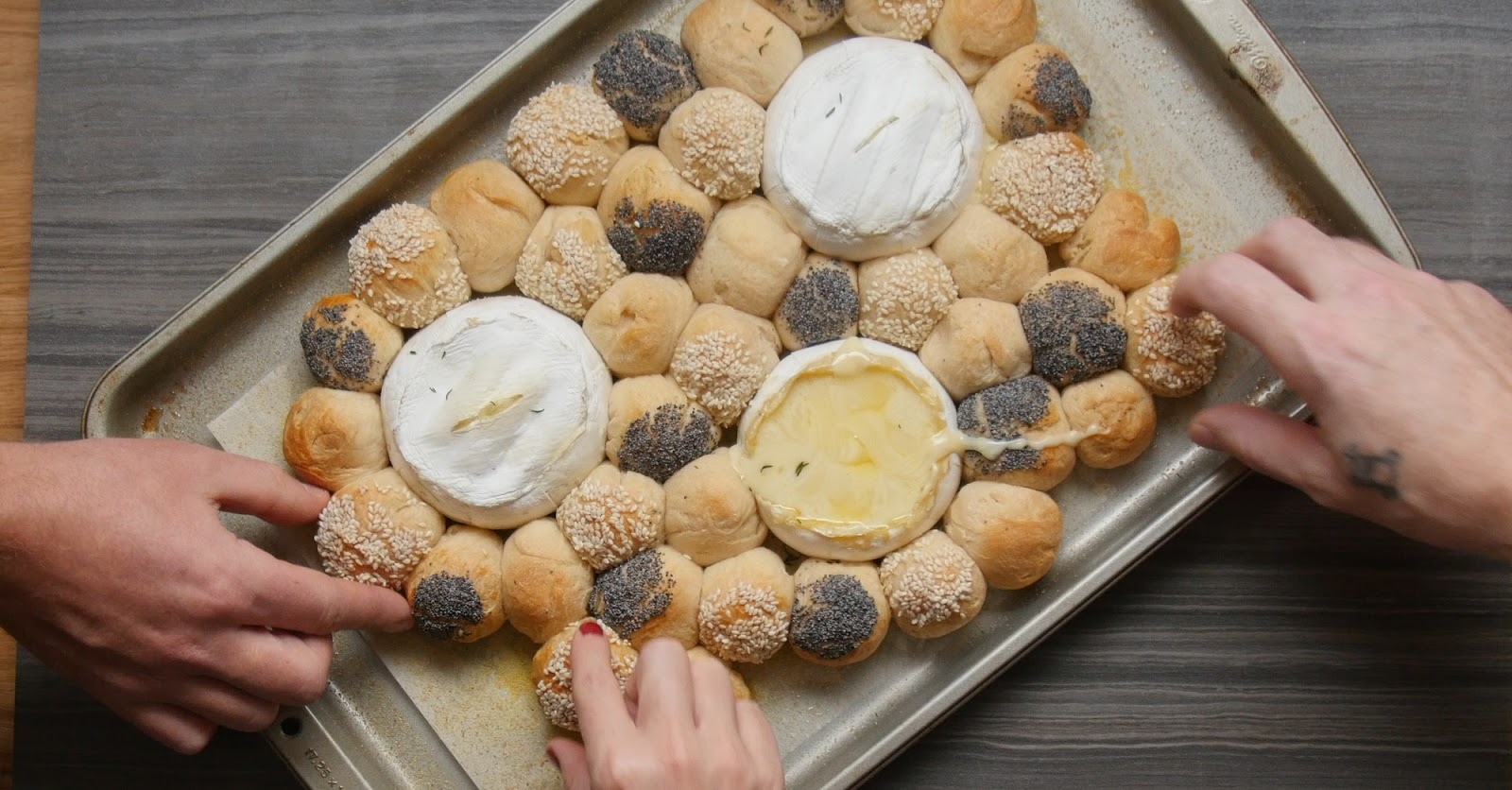 Baked camembert dough ball platter #Christmas #ChristmasBread - APP META