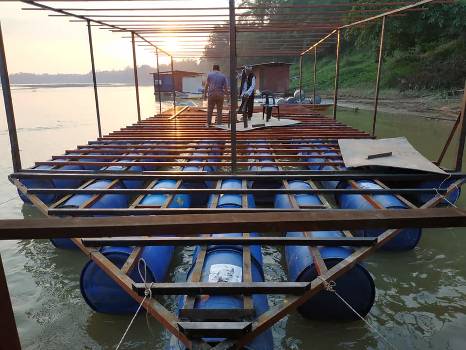 contoh rumah rakit - Simon North