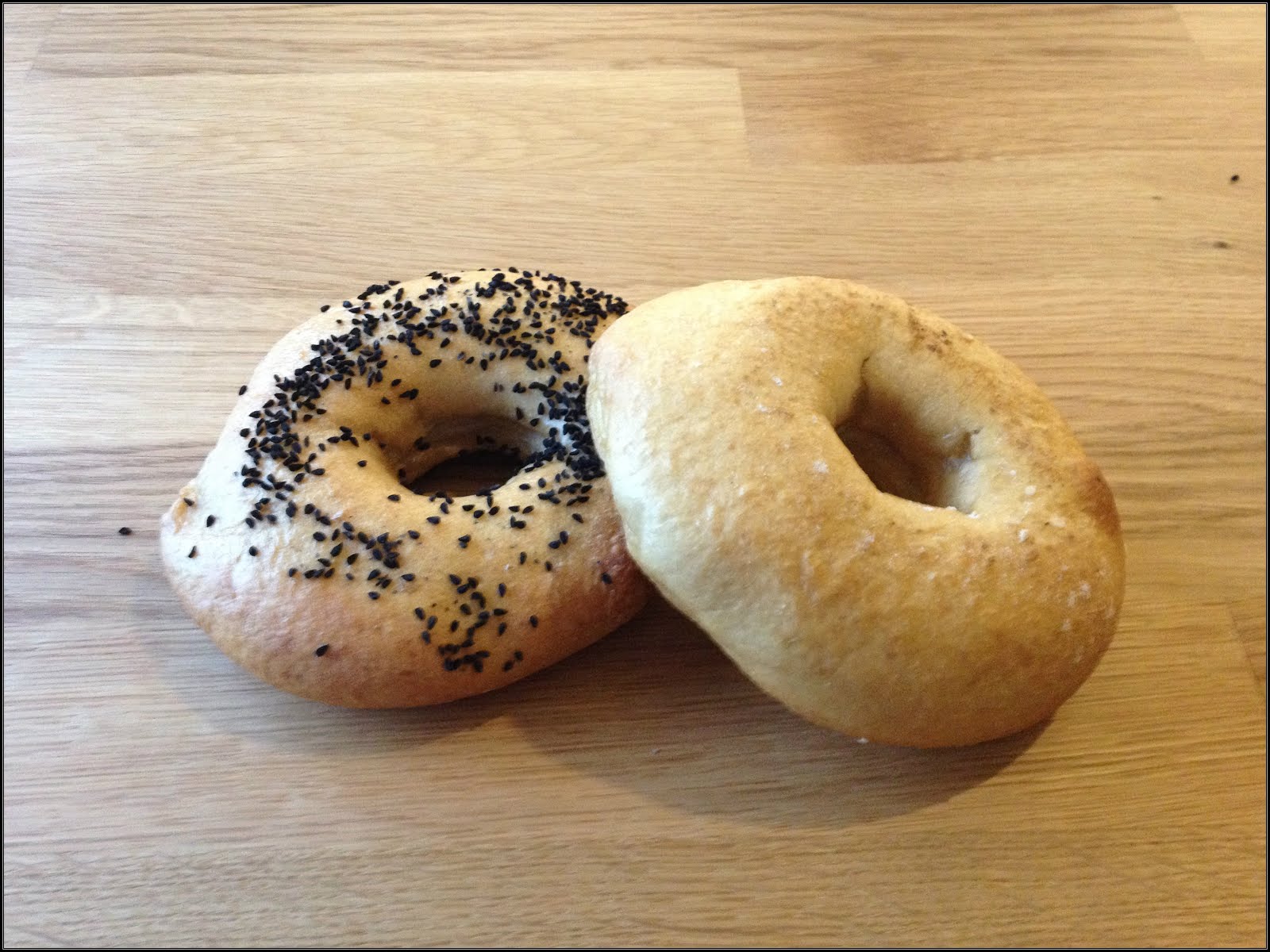 W Krakowie bez zmian: Obwarzanek, precel, a może bajgiel?