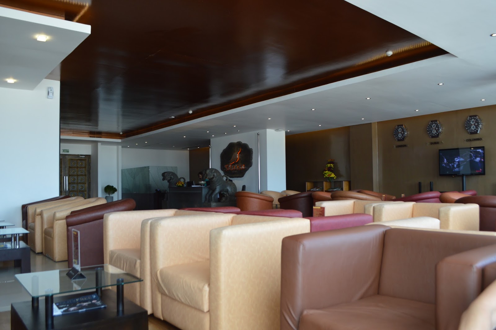 Sri Lankan Airlines Airbus A321 Business Class : Colombo to Singapore UL308