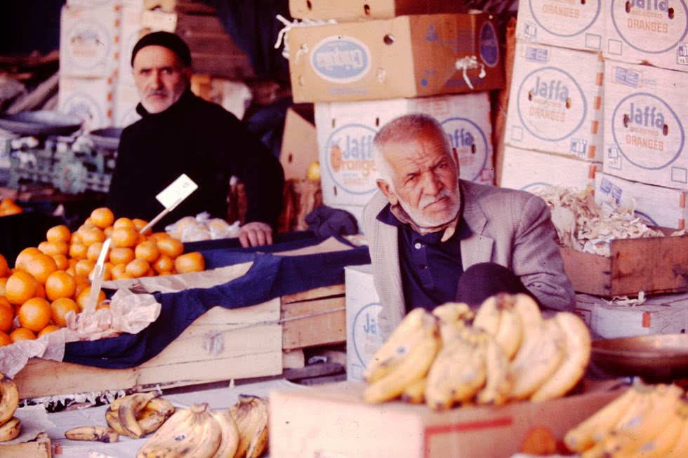 24 Rare and Wonderful Color Photographs That Capture Everyday Life in ...