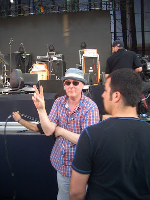 Chain Of Flowers: Tim Pope in Santiago