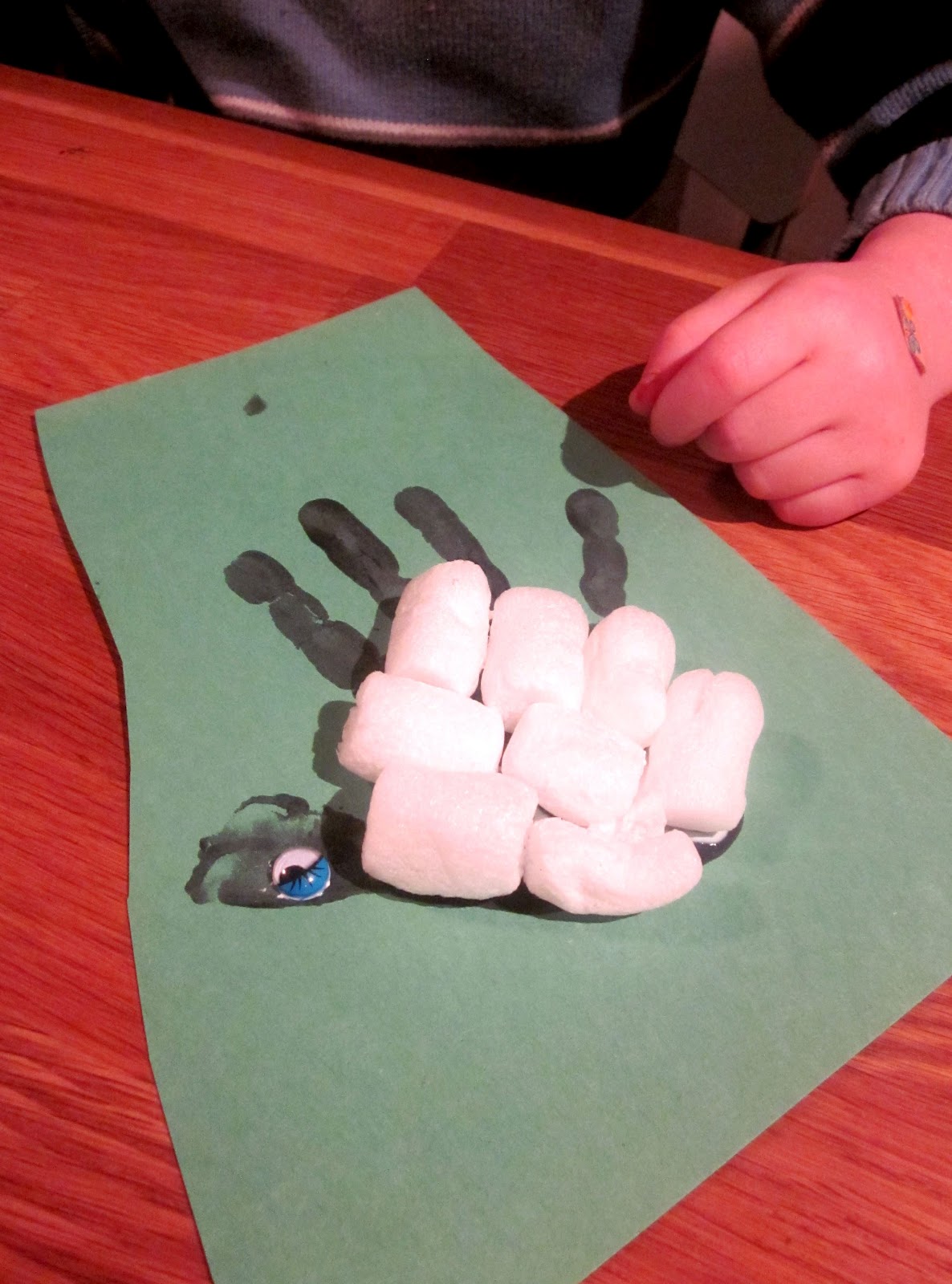 Mama's Little Muse: Handprint lambs with packing peanuts