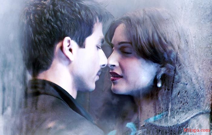 Kareena Kapoor Hot Pix: Sonam Kapoor and Shahid Kapoor in MAUSAM Movie ...