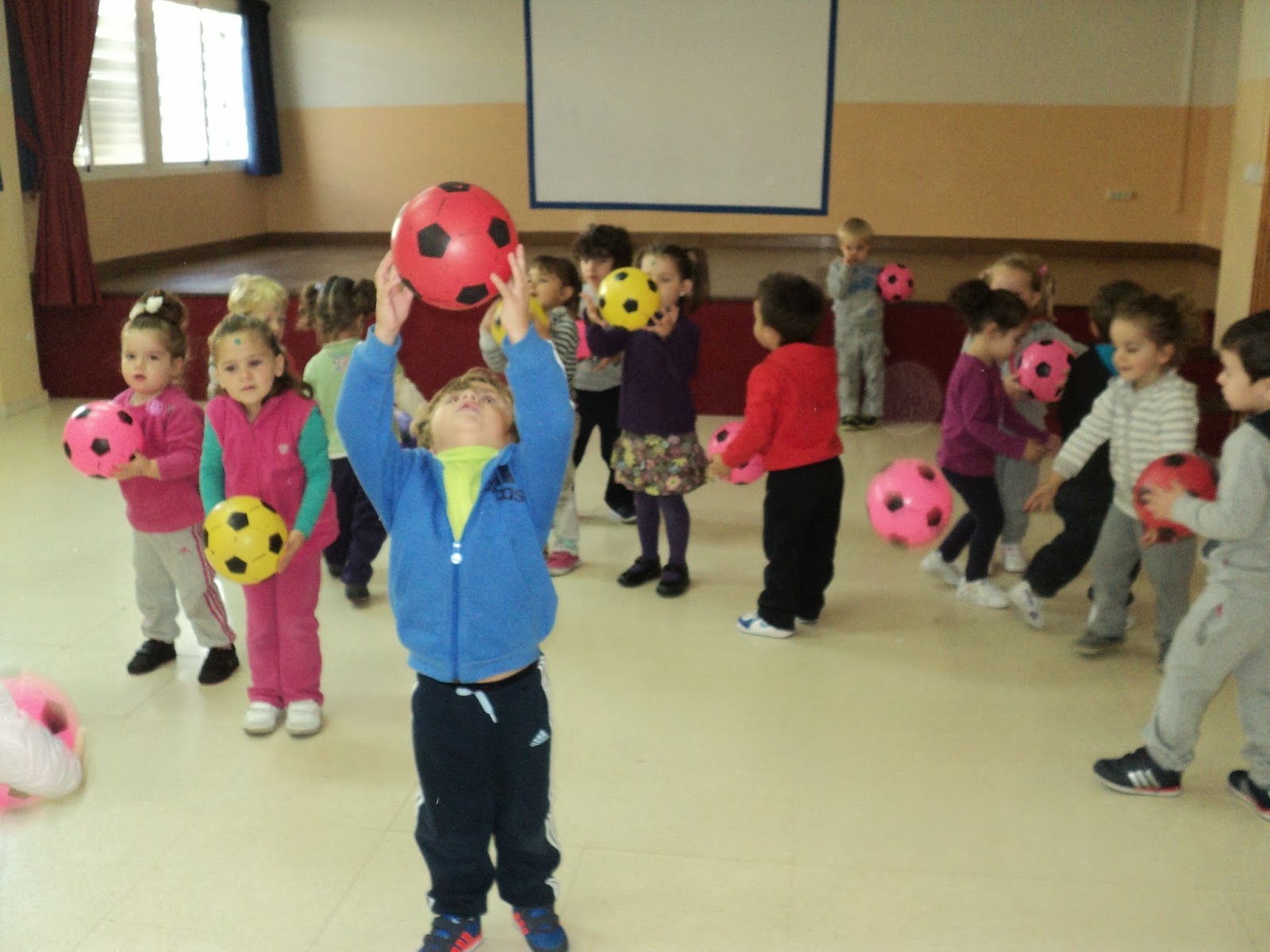 La clase de María José: JUGANDO CON PELOTAS