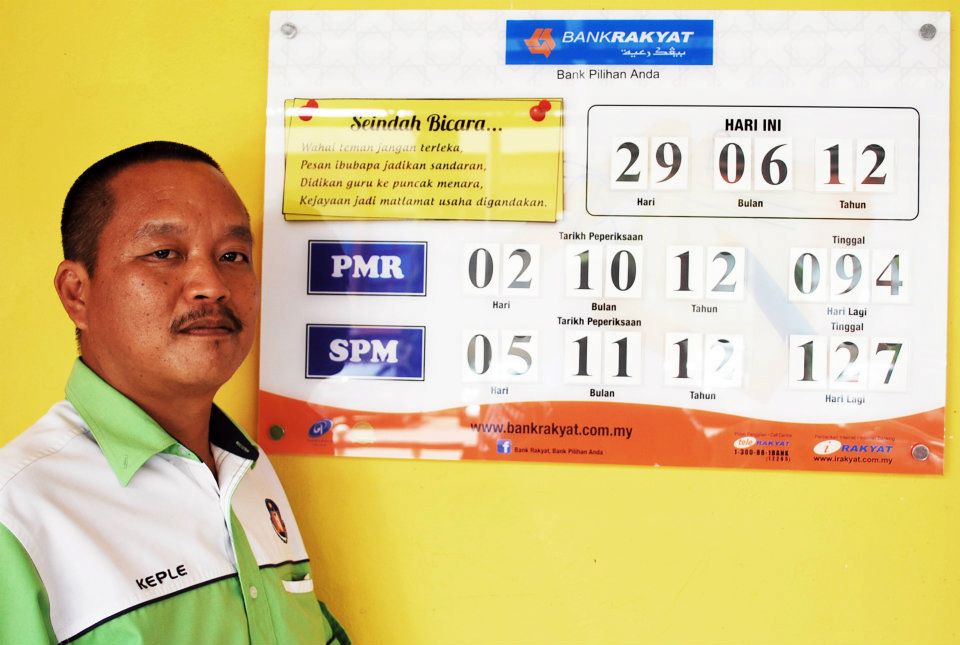 Koperasi SMK Tandek.: Usaha Pemasangan Papan "Countdown Exam PMR & SPM"