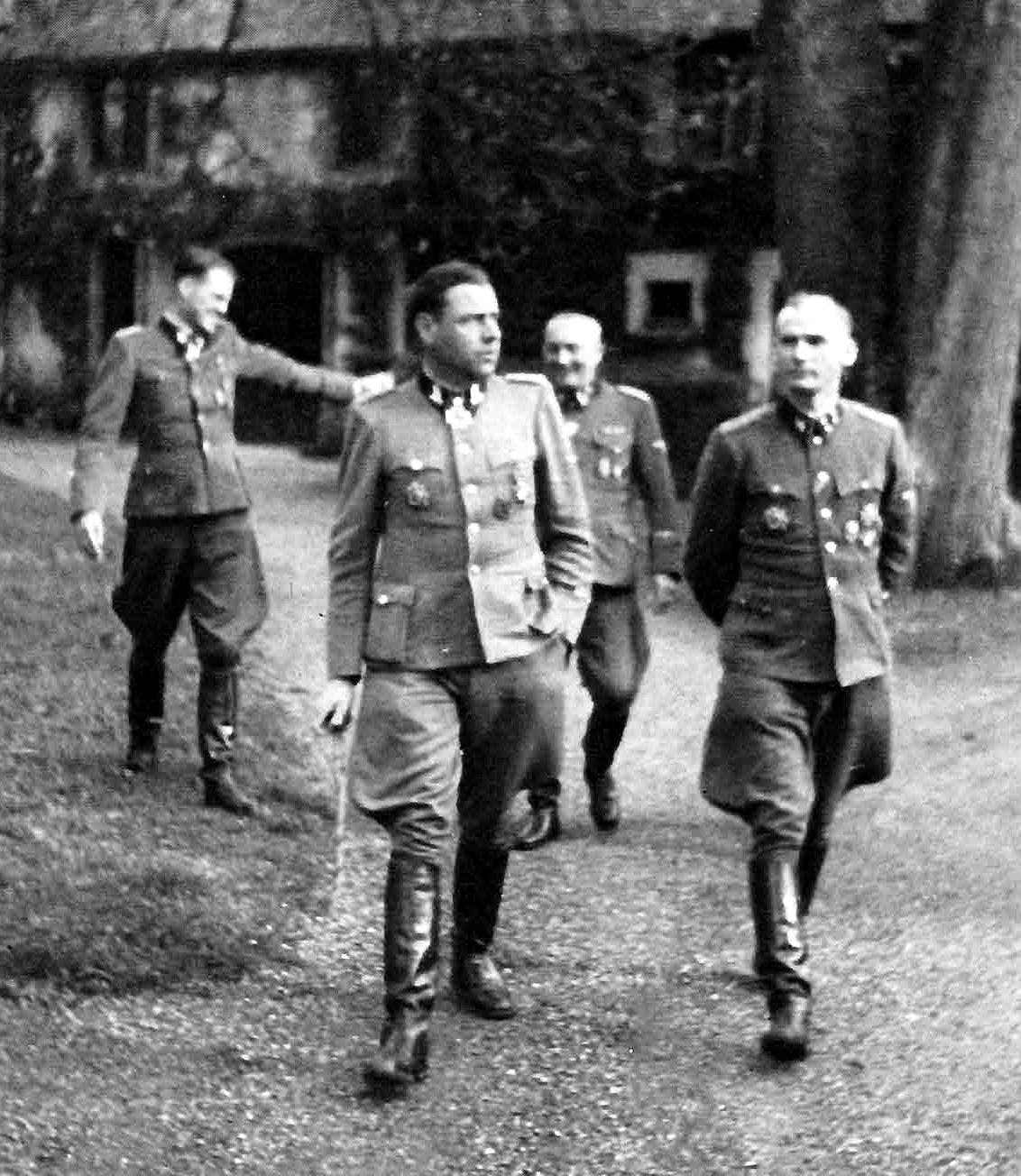 NAZI JERMAN: Foto 12. SS-Panzer-Division "Hitlerjugend"