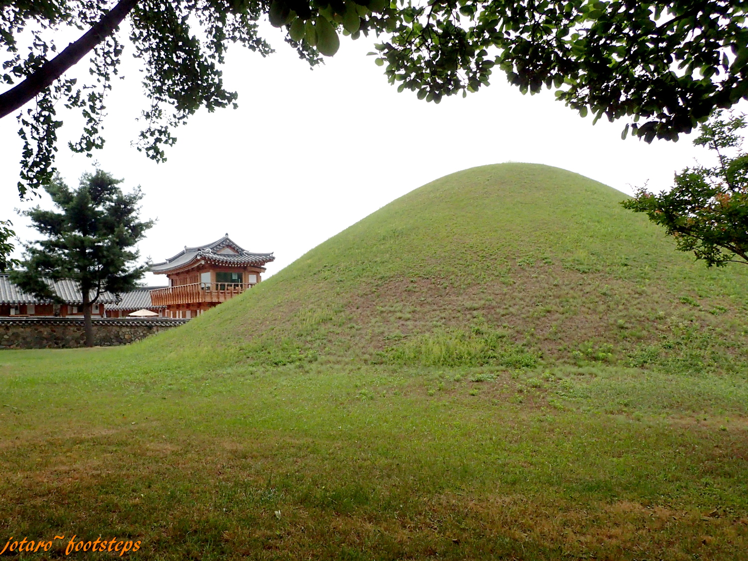 Footsteps - Jotaro's Travels: Sites : Tumuli Park Tomb Complex Gyeongju ...