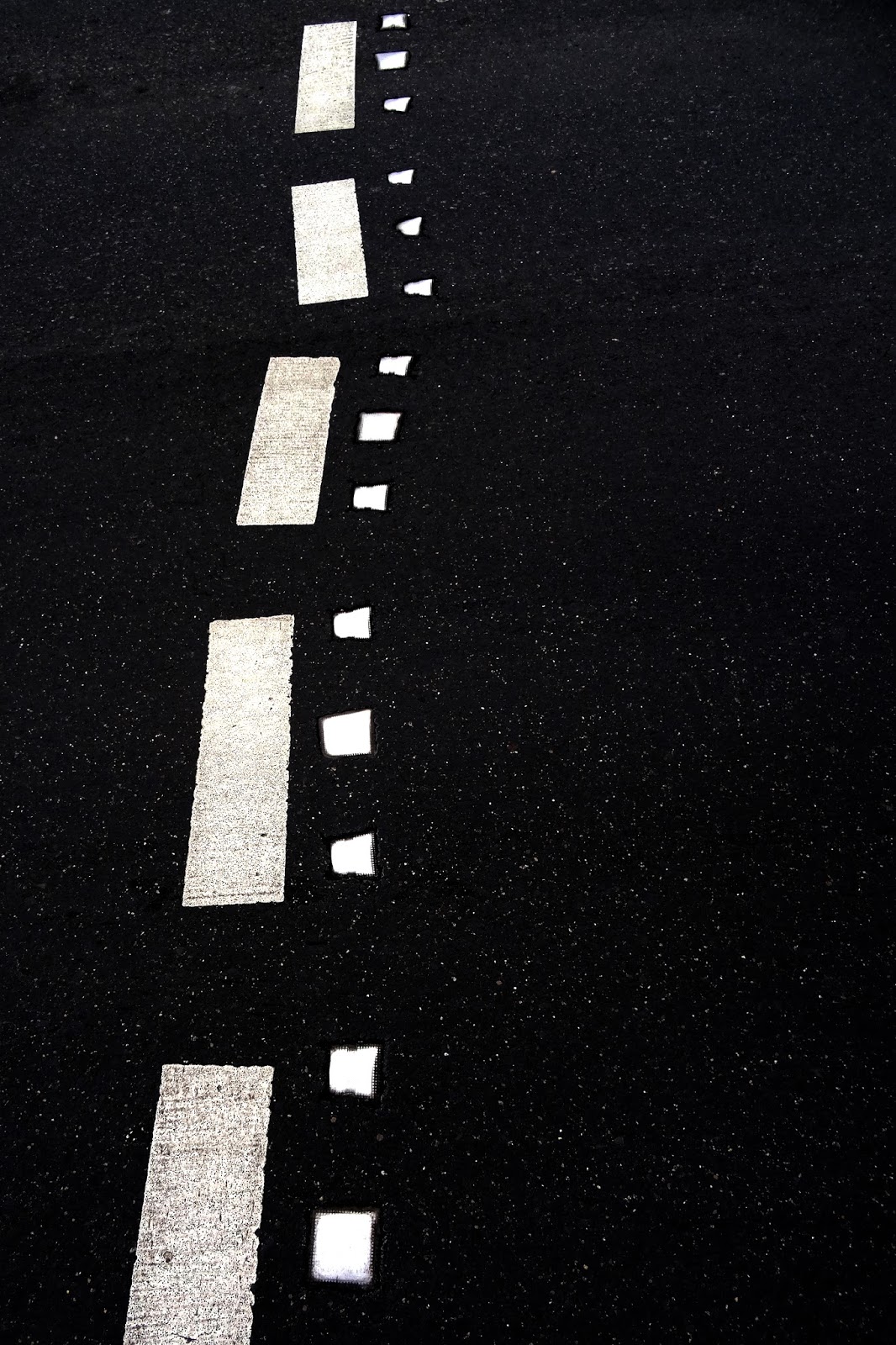 Anachropsy - photography: dotted lines