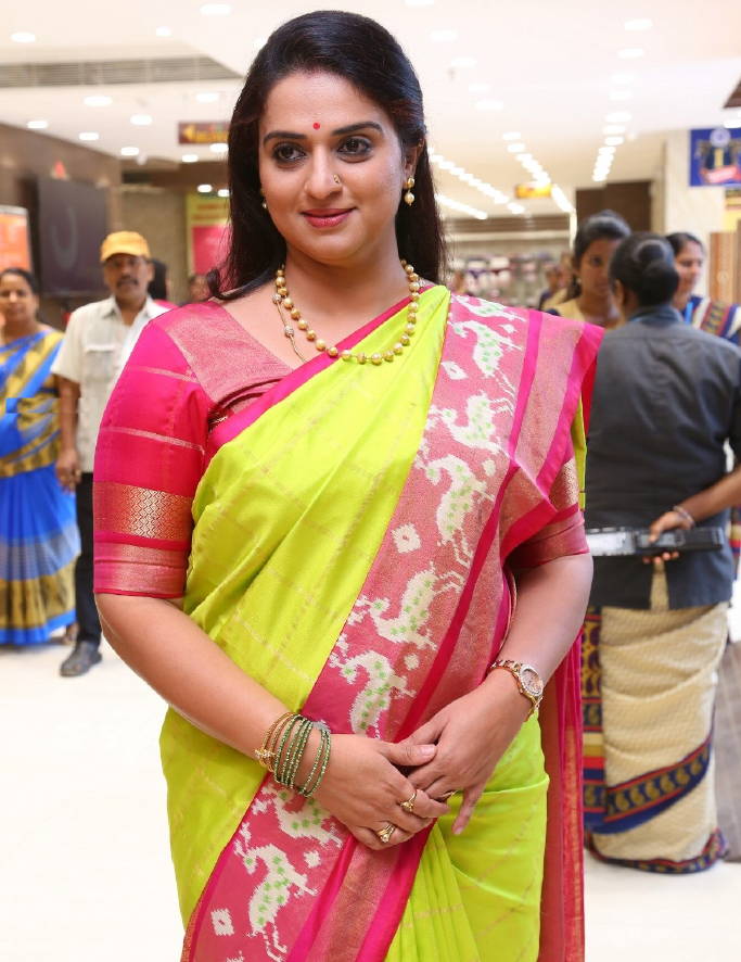 Beautiful Telugu Actress Pavitra Lokesh Photos In Green Saree ★ Desipixer