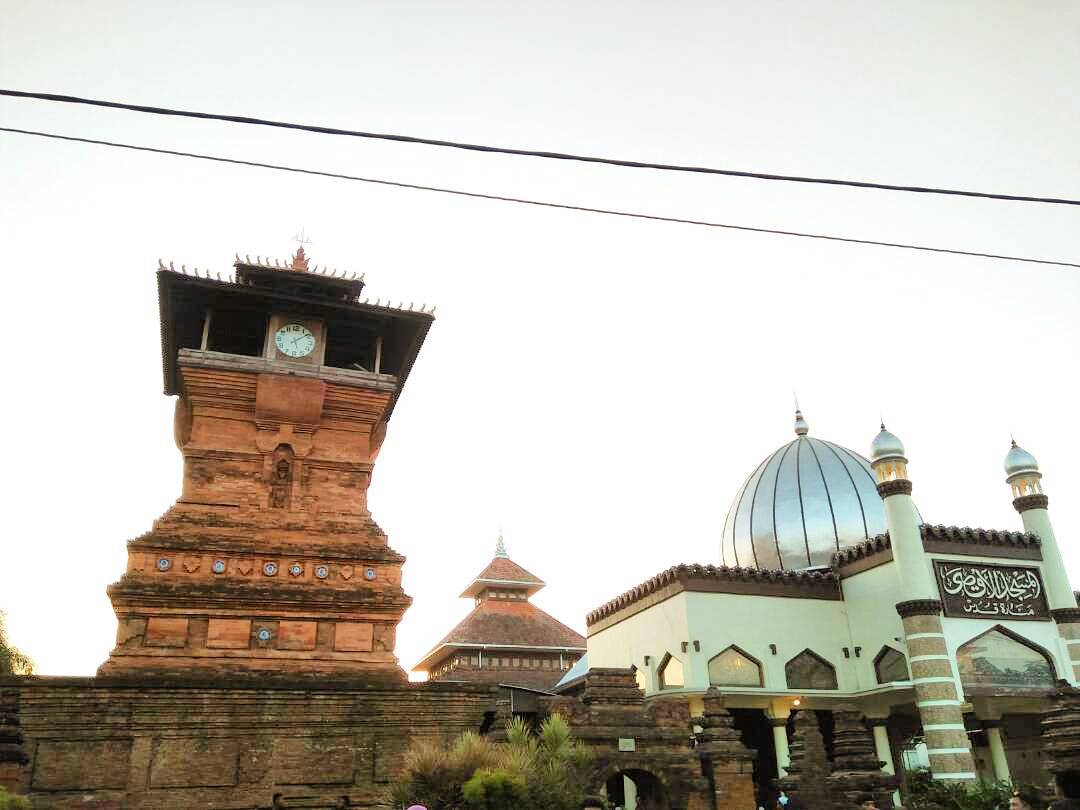 10 Tempat Wisata Kudus Terbaru + 10 Wisata Kulinernya