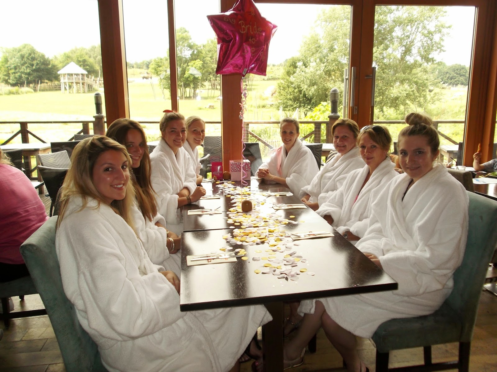 NailDeesignz: Hen Do Nails