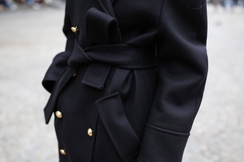 Navy Coat il cappotto da acquistare con i saldi invernali 2017. Fashion ... Navy Coat il cappotto da acquistare con i saldi invernali 2017. Fashion ...