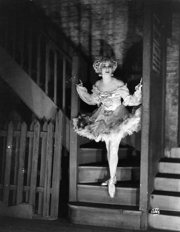 25 Gorgeous Vintage Photographs of Ballet Dancers From Between the ...
