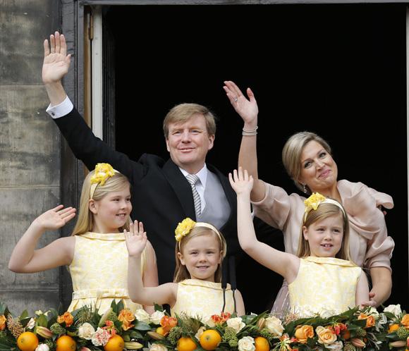 ABDİCATİON OF QUEEN BEATRİX AND İNVESTİTURE OF KİNG WİLLEM ALEXANDER ...