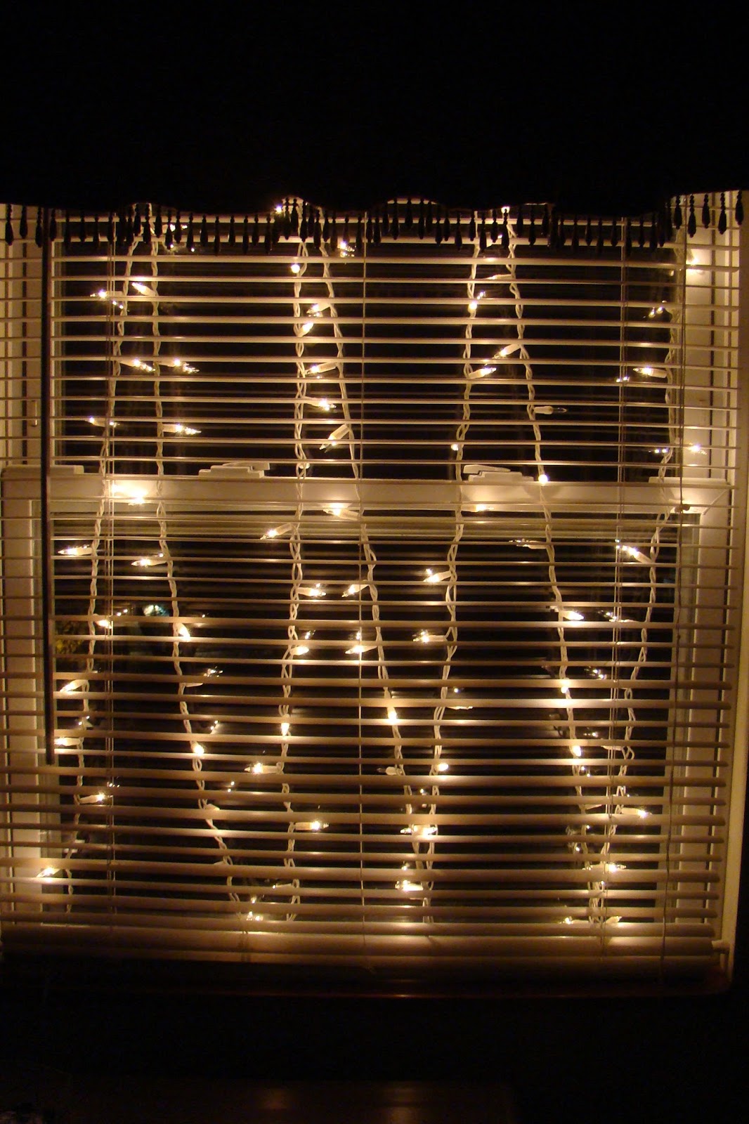 JUST SIMPLE SOMETHINGS: Quick and Easy Window Lights