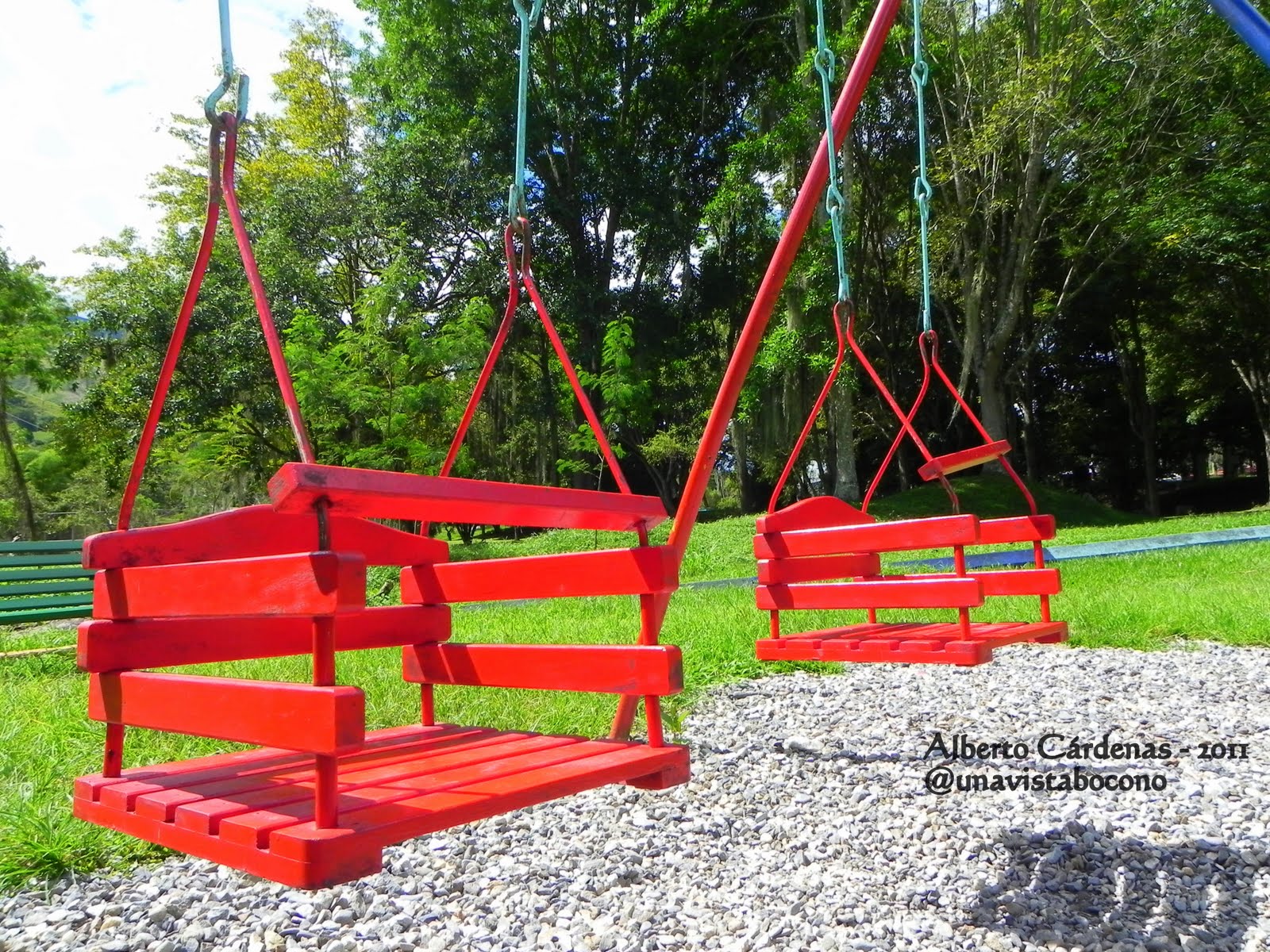 Una Vista a Boconó: Columpios