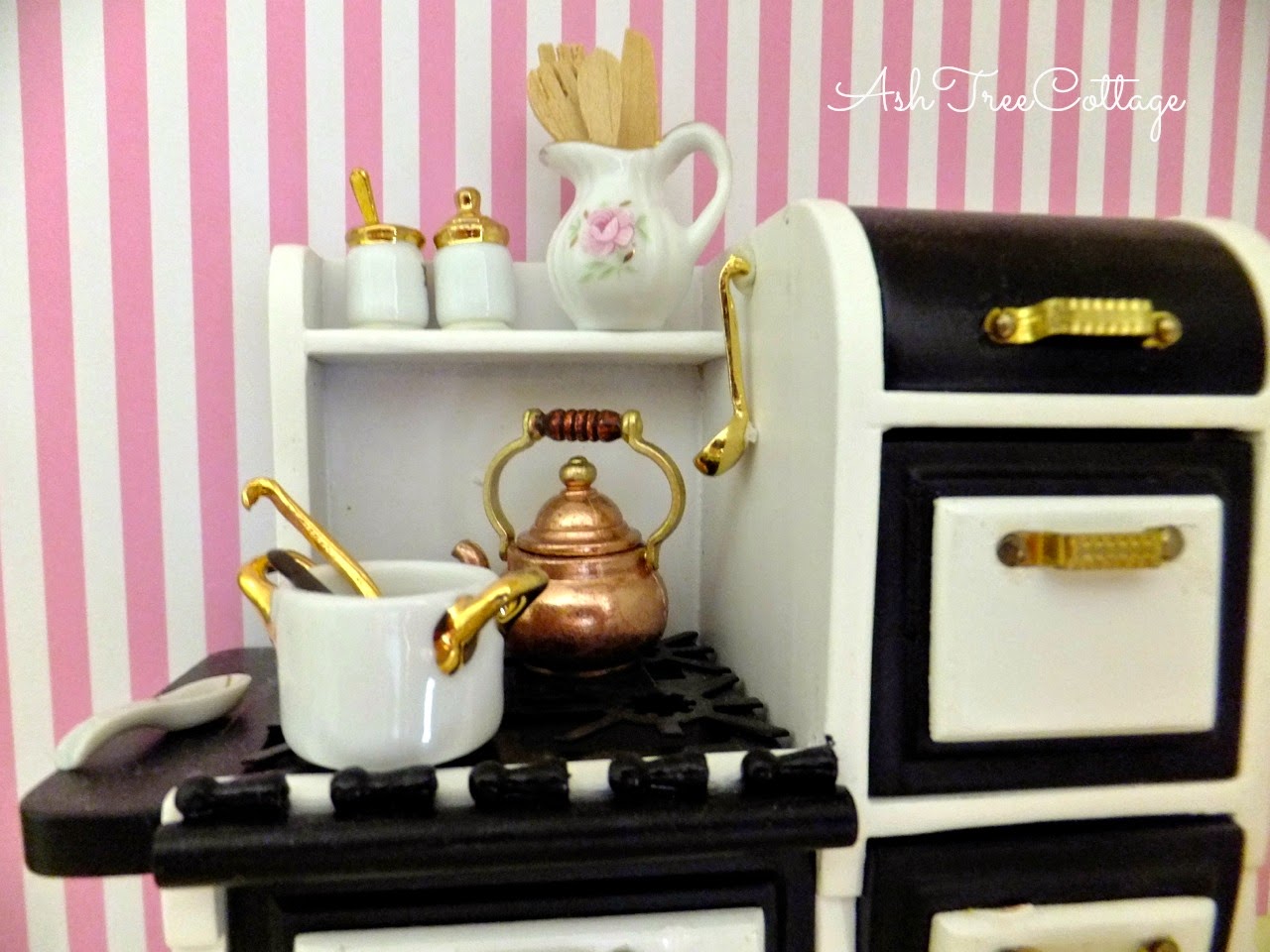 Ash Tree Cottage: Decorating in the Miniature Kitchen