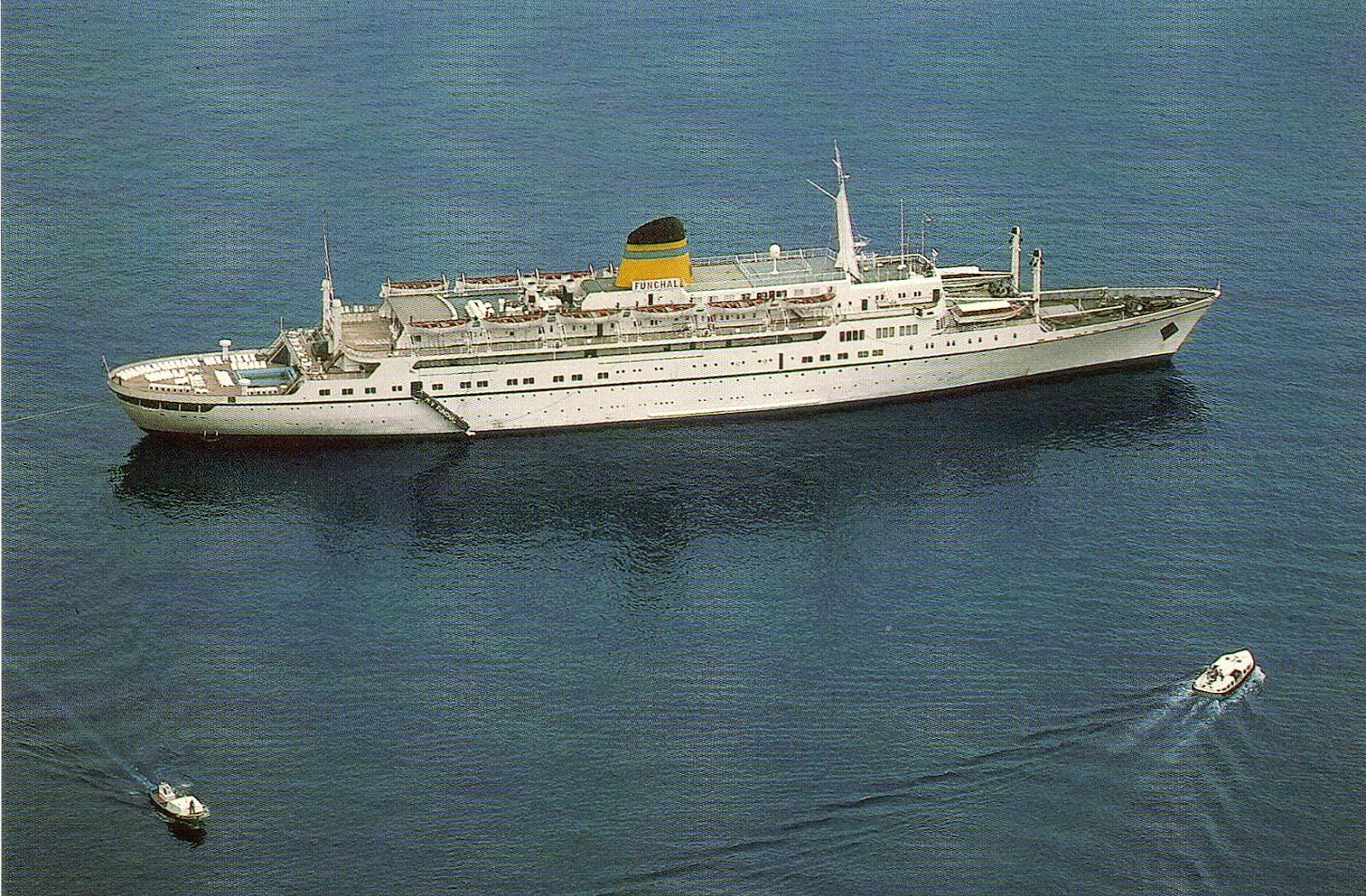 POSTAIS de NAVIOS - POSTCARDS of SHIPS: Post card of FUNCHAL in Santorini