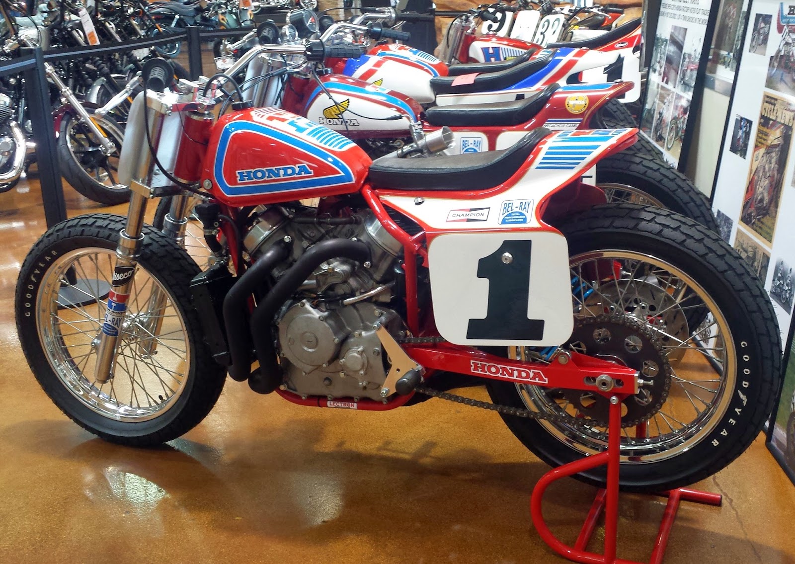 POPPA WHEELIE: Mike Kidd's CX Honda Flat Tracker