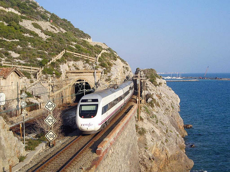 Pix Grove: Most Amazing Train Routes Around The World