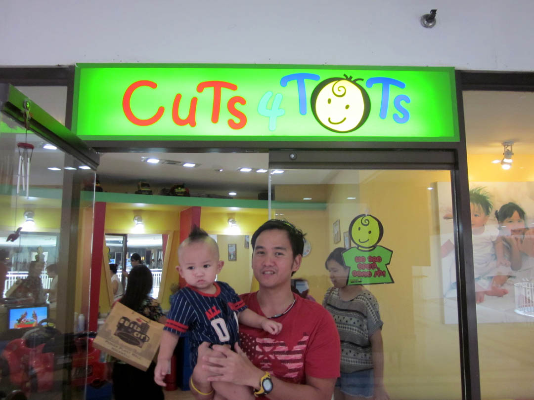 MrsMommyHolic: Sabe's 1st haircut at Cuts 4 Tots