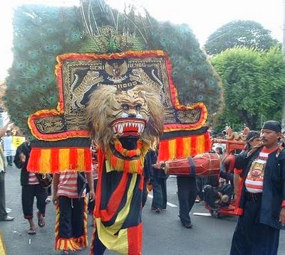 Contoh Tari Rakyat adalah | Macam-Macam Tarian di Indonesia