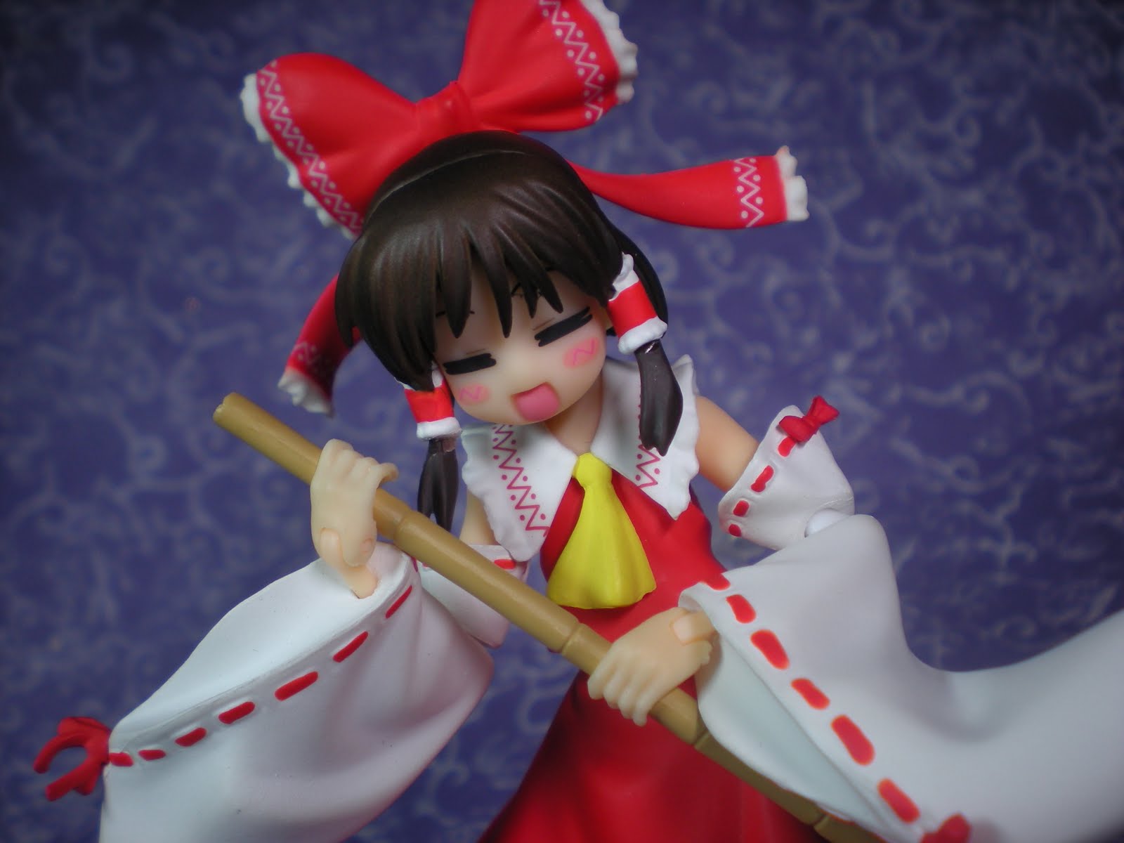 Review: [Max Factory] Figma #55 Reimu Hakurei | Night's Corner