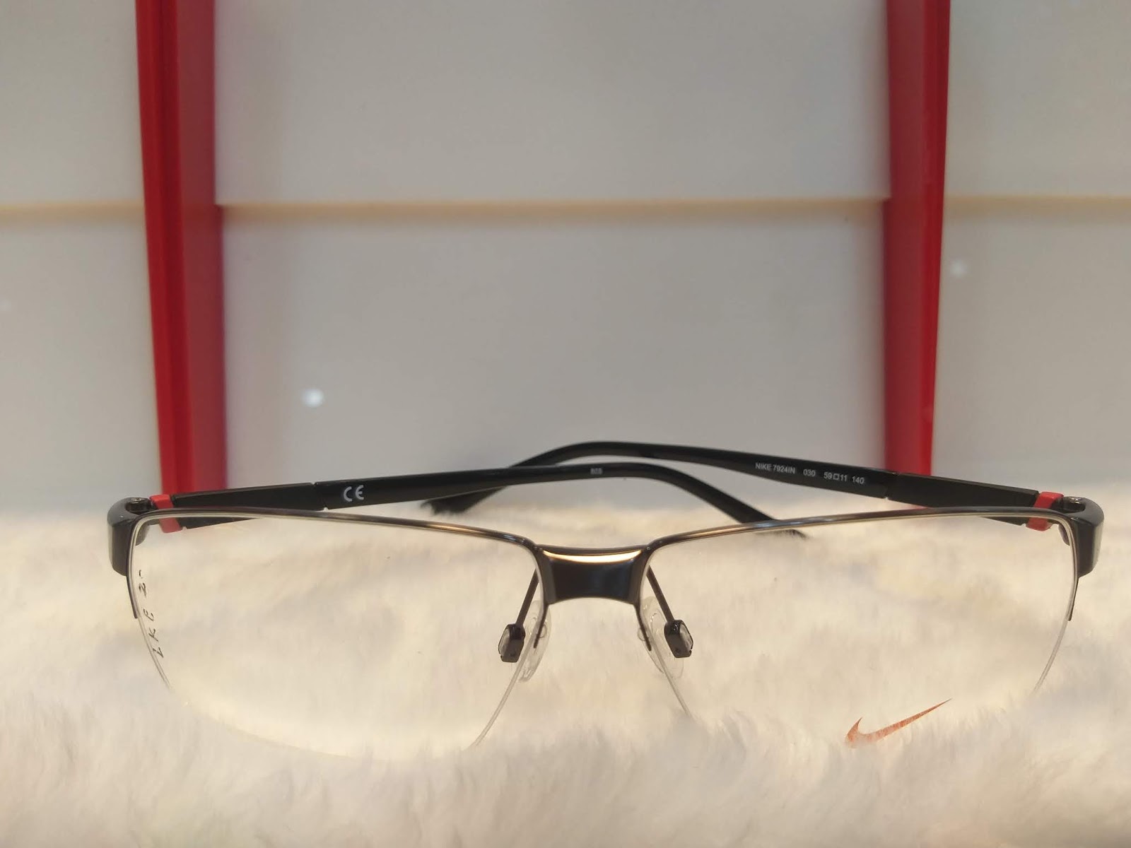 FRAME KACAMATA NIKE TITANIUM,STEEL,KARET,PLASTIC.