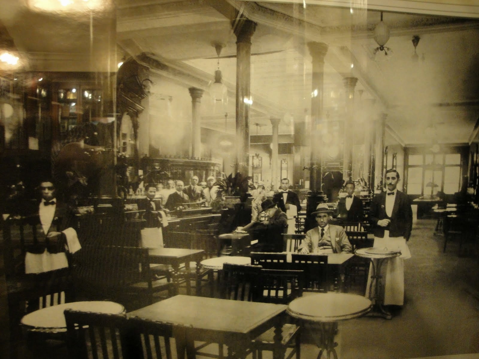 TÉCNICAS DE MESA Y BAR: Historia de la restauraciòn