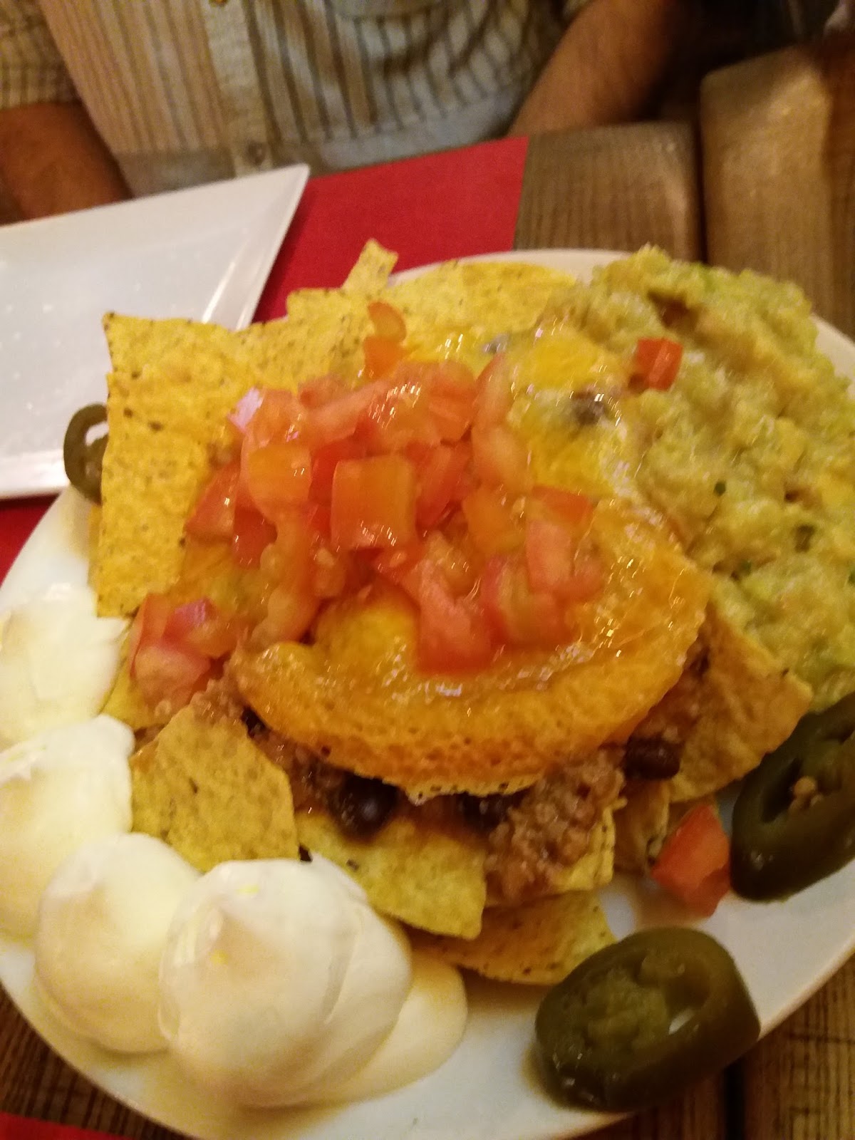 SuperDPM | El Tapeador || Ir de tapas por Sevilla