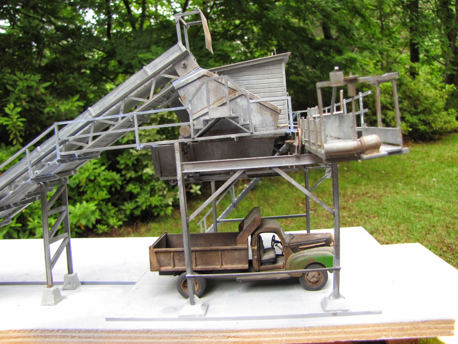 Tom Yorke Custom Model Building: A Sugar Beet Loader - A Custom Model