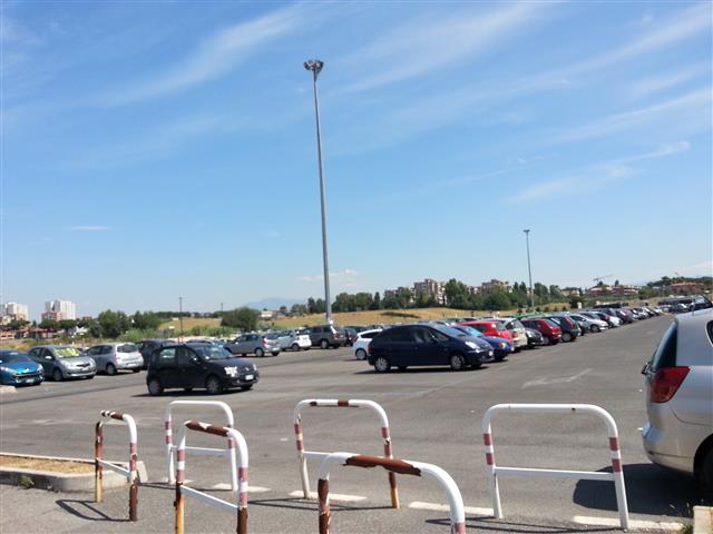 ROMA FA SCHIFO: Tor Vergata. Le condizioni del parcheggio di fronte all ...