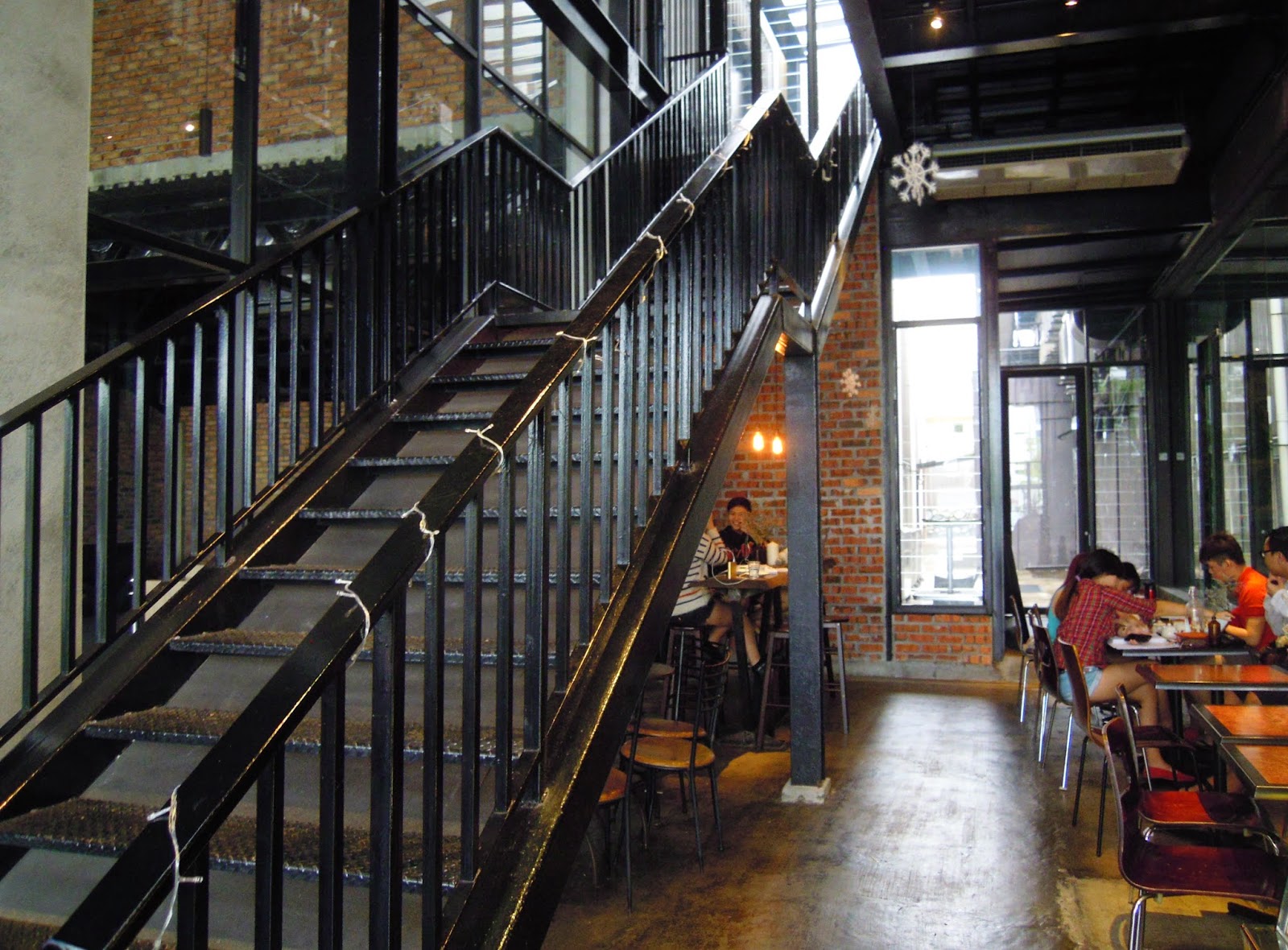 LOVE LIFE, CHERISH MOMENTS: Greyskymorning, EX8 Building, SS13