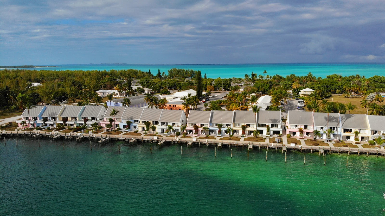 Sailing Borealis : Exploring the Central Abacos