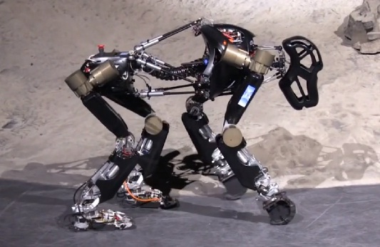 Tecnoneo: Robot con forma y movimientos de simio