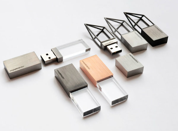 Empty memory USB stick Looks transparent - Spyful Breaking News