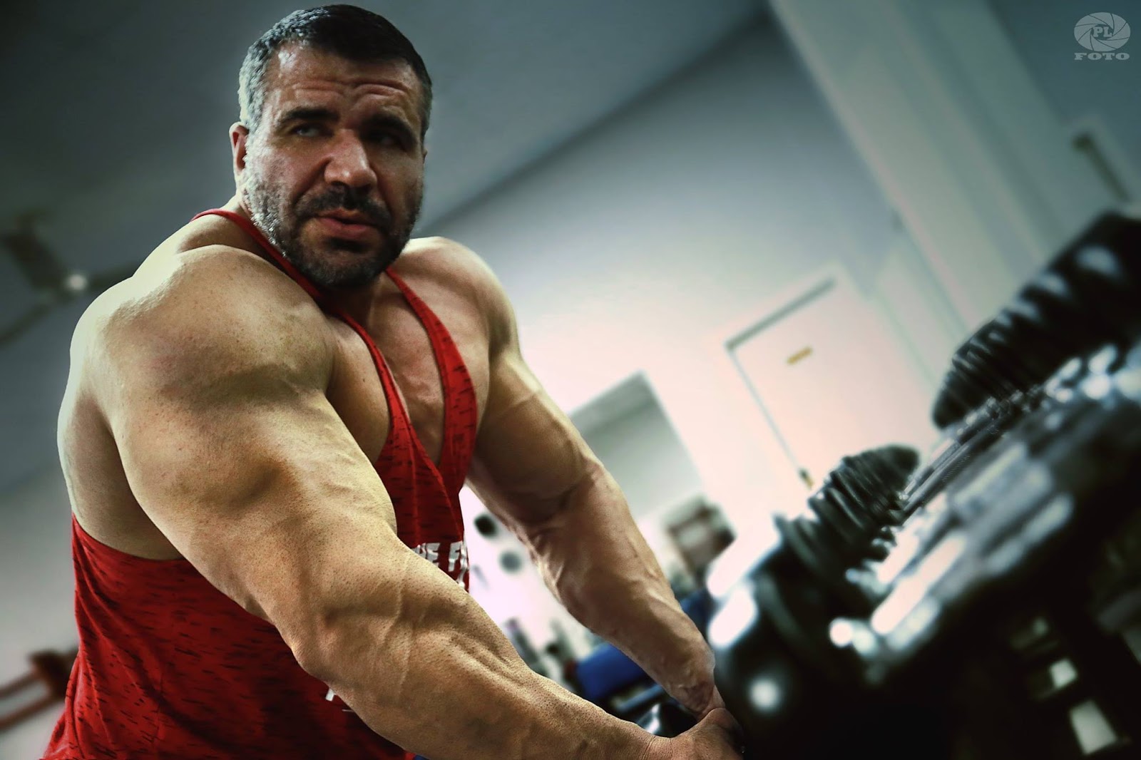 Muscle Lover: Spanish master bodybuilder Toni Lloret (2)