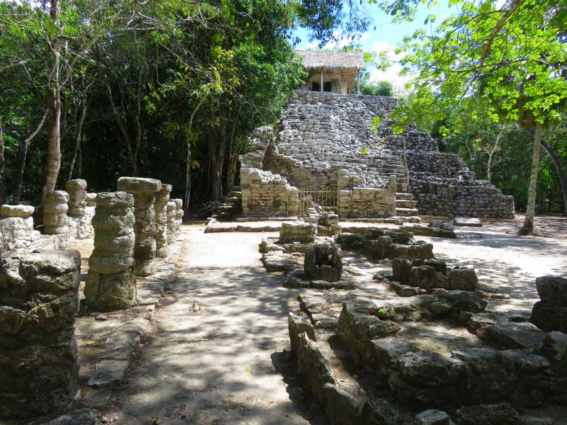 The Travelling Lindfields: The Mayan Ruins of Coba: Pyramids in Mexico