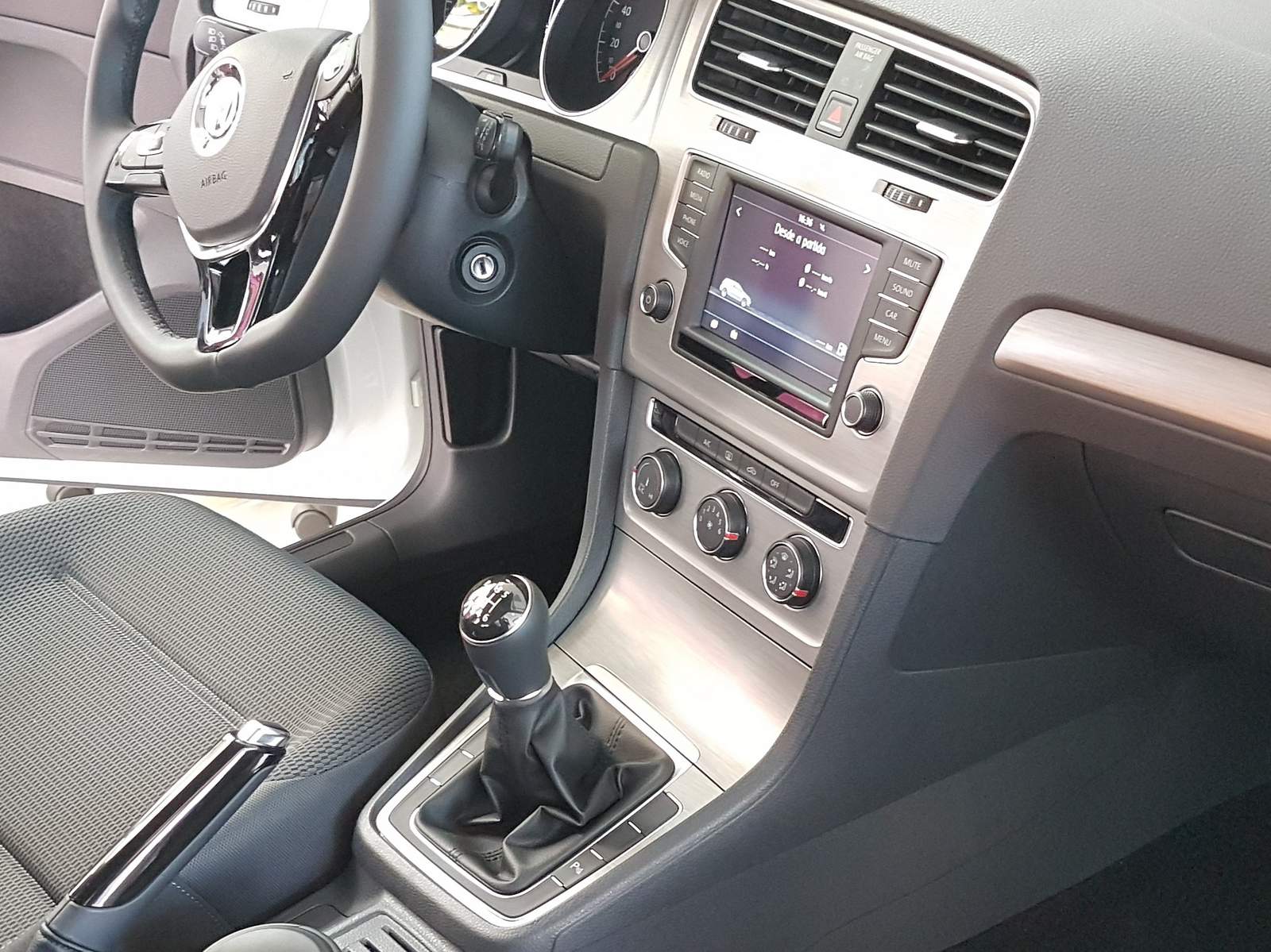 VW Golf Comfortline 1.0 TSI 2017: preço, consumo - vídeo