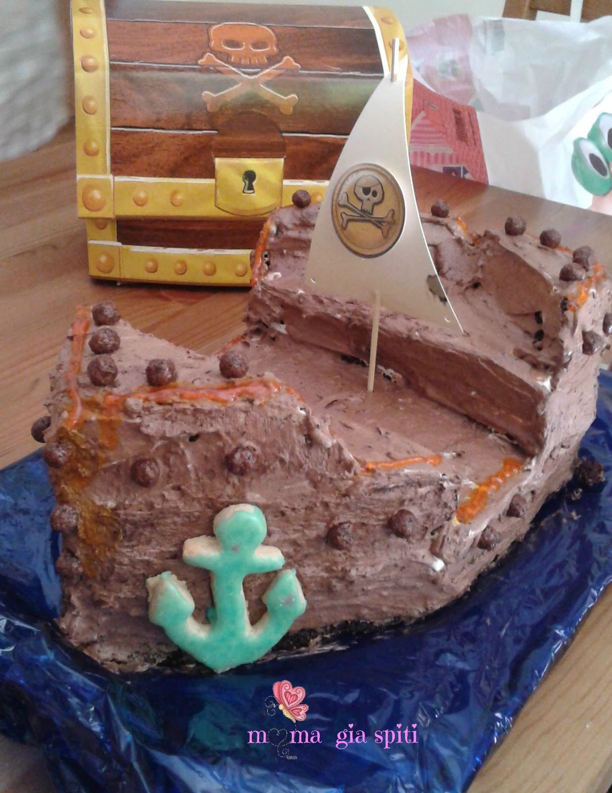 JAKE'S PIRATE SHIP CAKE - Mama Gia Spiti