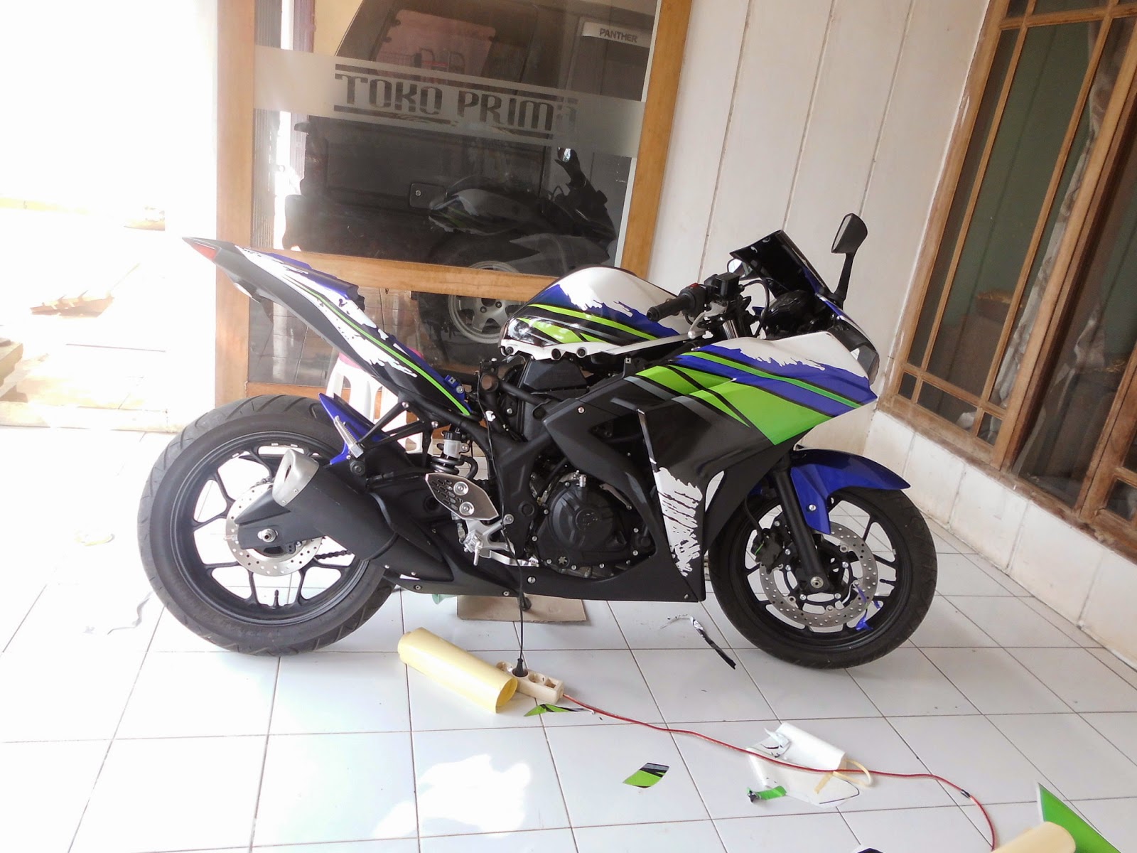 Modifikasi Custom Striping Motor Yamaha R25 Dengan Motif MotoGP by ...