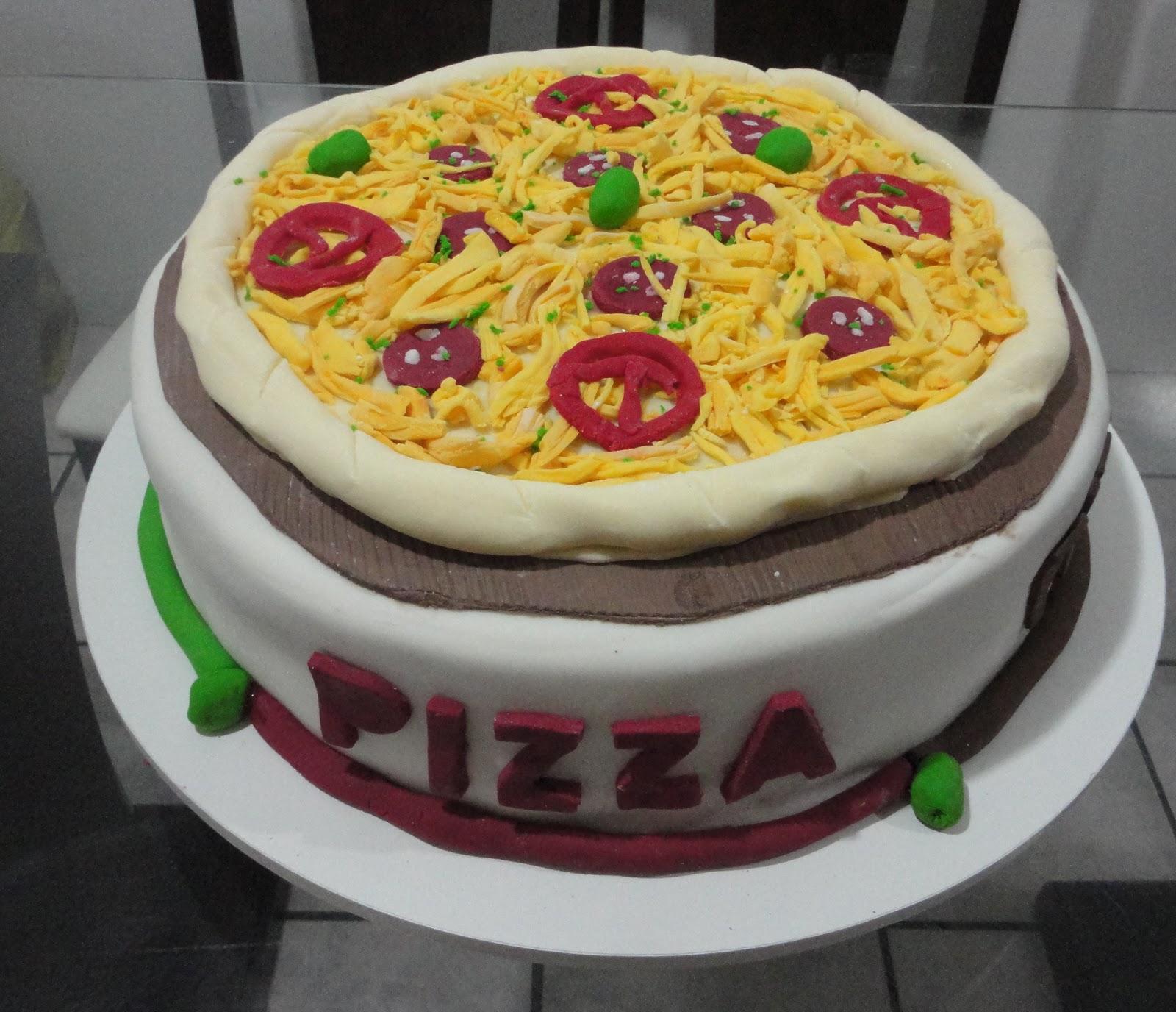Leila Bolos Decorados: Bolo de Pizza