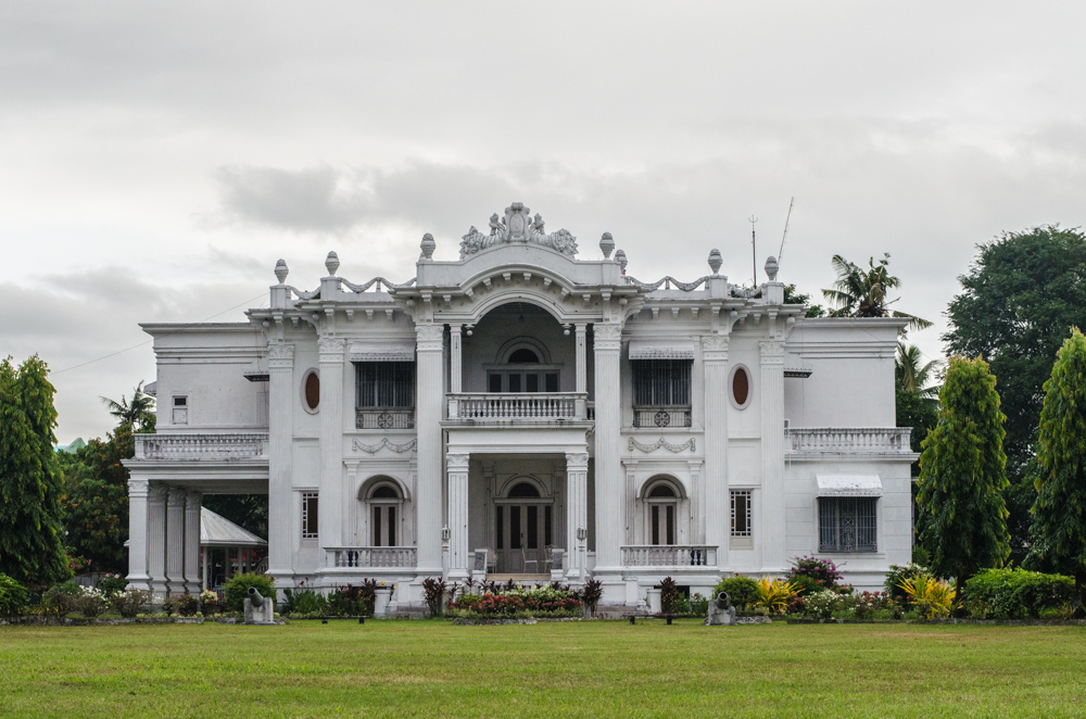Iloilo: The Lopez Mansion - Nelly Garden