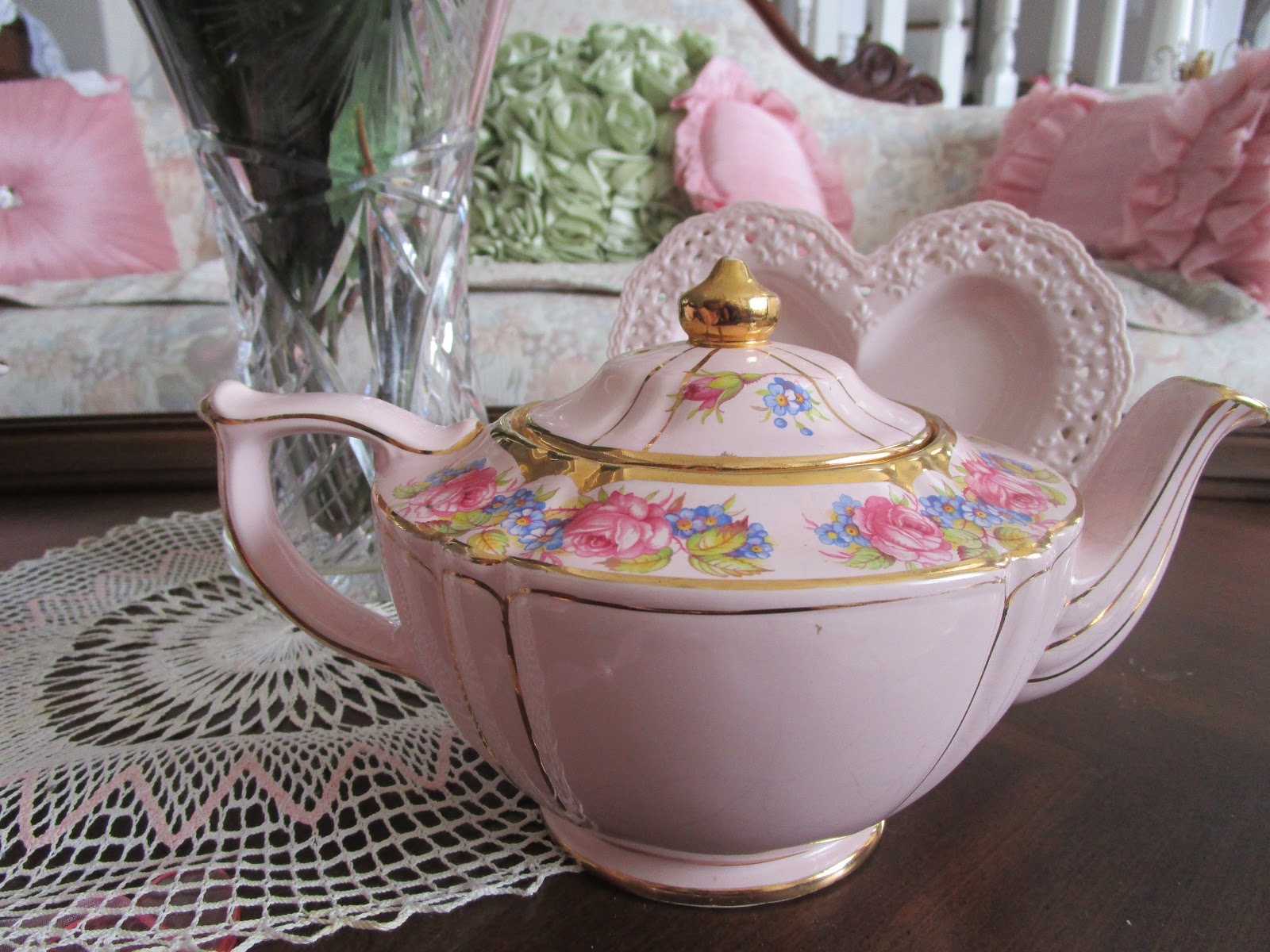 Karen's Cottage and Castle: A Sunny but Snowy Valentine's Day!