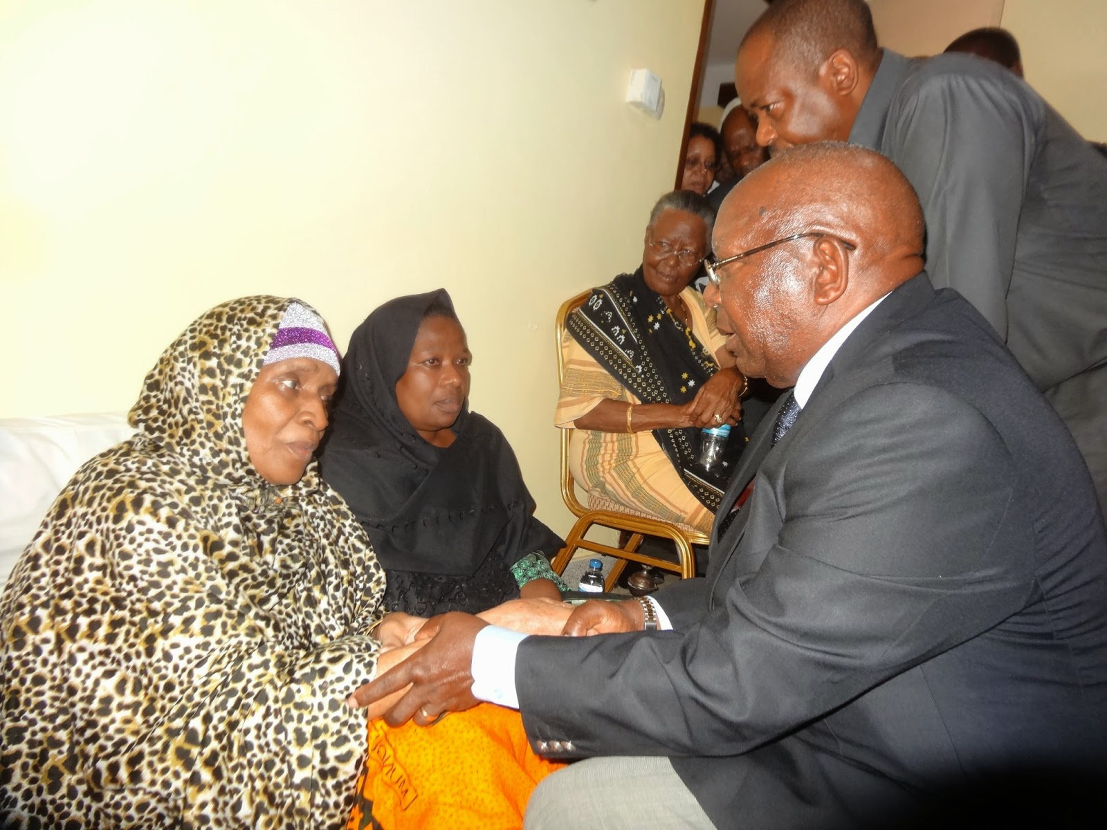 WWW.BAYANA.BLOGSPOT.COM: Rais mstaafu Mkapa, Mama Anna Mkapa, Ujumbe wa ...