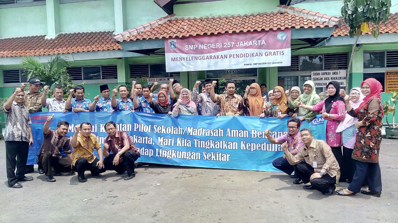 ETA TEA ( Zaenal Hayat ): SMP 257 JAKARTA, "Pilot Project" Sekolah Aman ...