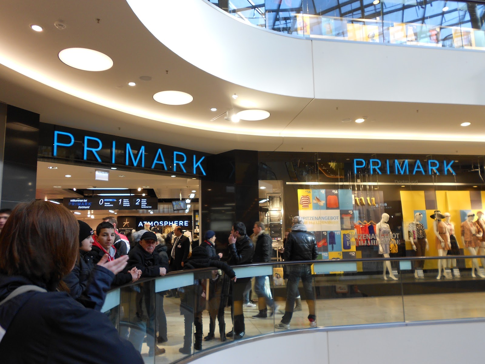 Photos are like a shot of pure gold :-): Primark/Thier Galerie Dortmund